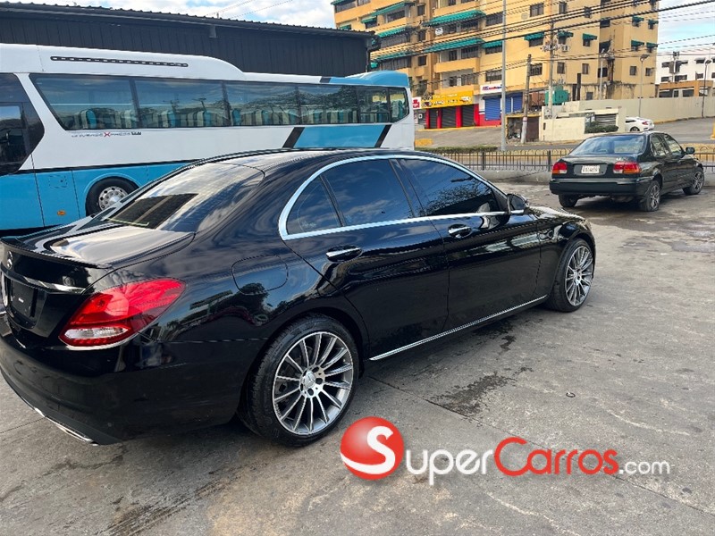 Mercedes-Benz Clase C 300 2017 #1301522 - SuperCarros.com