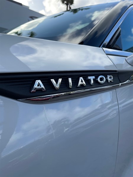 Lincoln Aviator 2023 #1327207 - SuperCarros.com