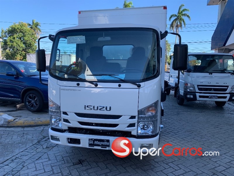 Isuzu NMR 10 PIES 2023 #1303373 - SuperCarros.com