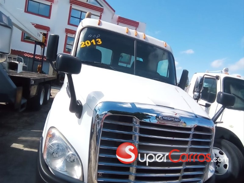 Freightliner Cascadia 2013 #1376495 - SuperCarros.com