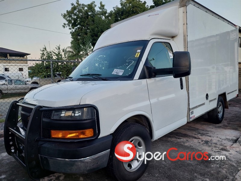 Chevrolet Express G3500 2018 #1401225 - SuperCarros.com