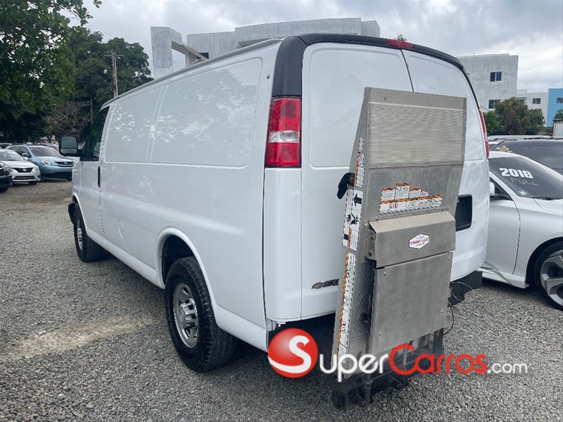 Chevrolet Express G3500 2018 #1422956 - SuperCarros.com