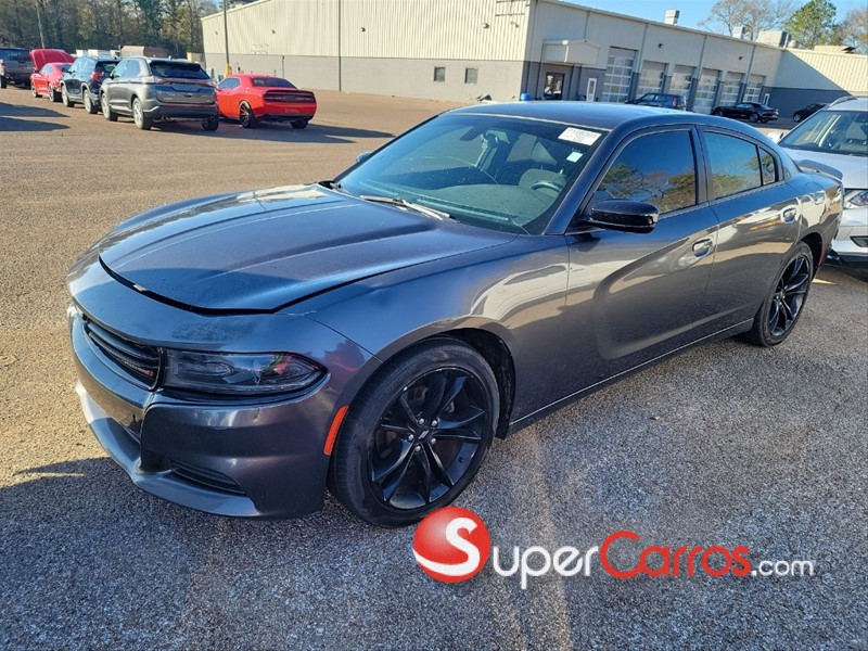 Dodge Charger SXT 2018 #1423695 - SuperCarros.com