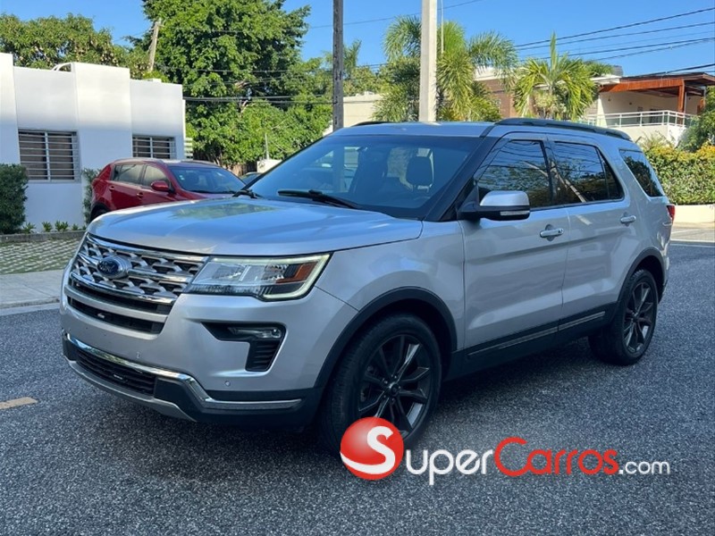 Ford Explorer XLT 2018 #1317226 - SuperCarros.com