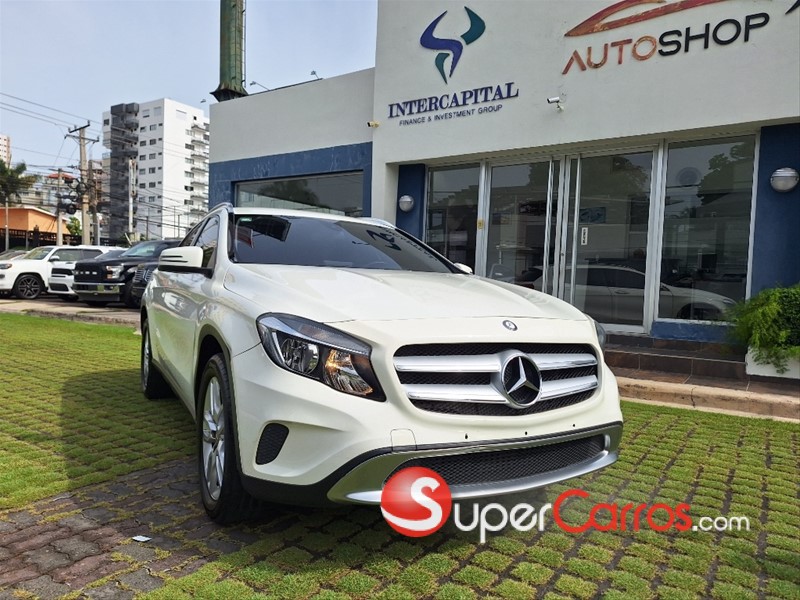 Mercedes-Benz Clase GLA 180 2016 #1450324 - SuperCarros.com