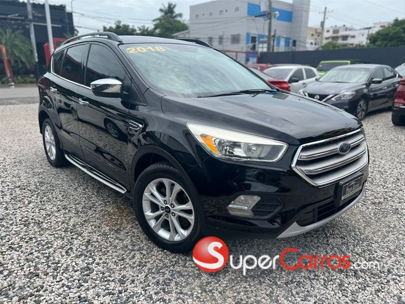 Ford Escape SE 2018 #1450639 - SuperCarros.com