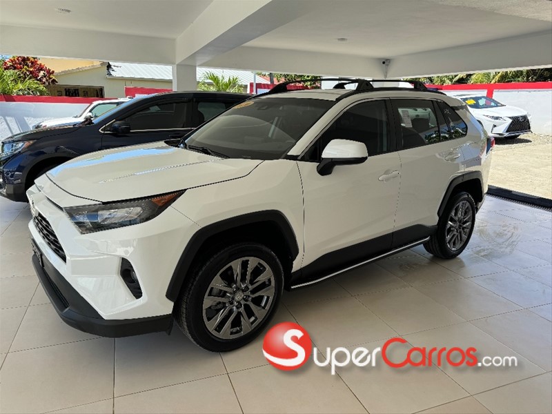 Toyota RAV4 LE 2020 #1461635 - SuperCarros.com
