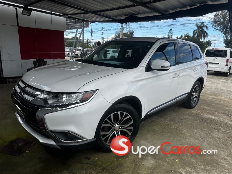 Mitsubishi Outlander 2017 #1513894 - SuperCarros.com