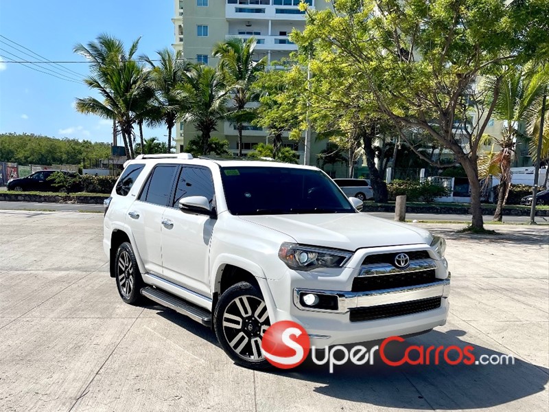 Toyota 4 Runner Limited 2018 #1528149 - SuperCarros.com