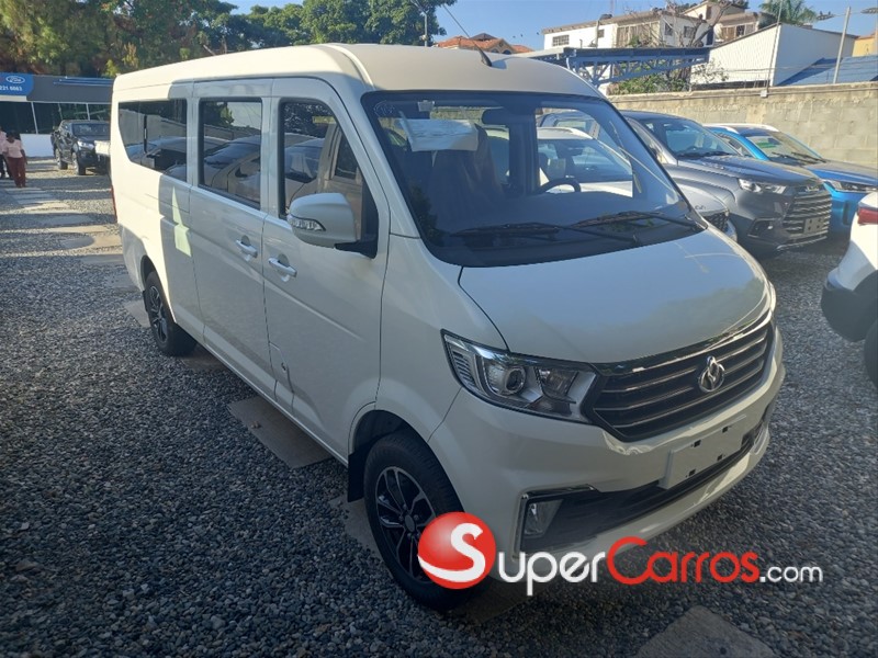 KYC V7 14 Pasajeros 2024 #1538919 - SuperCarros.com