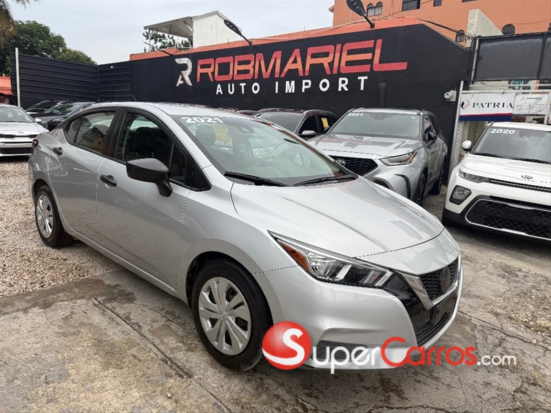 Nissan Versa S Plus 2020 #1583878 - SuperCarros.com